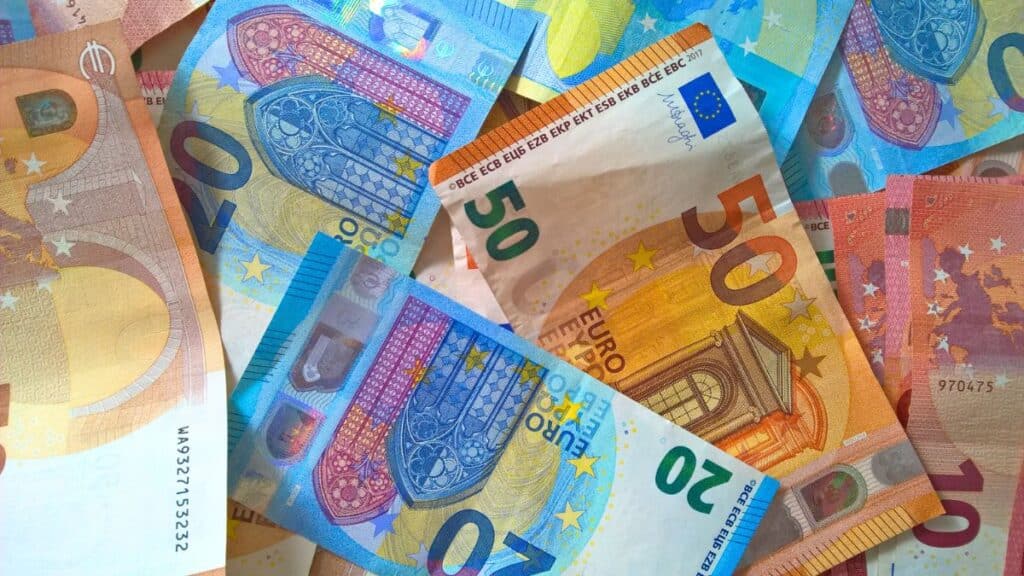 Ce métier sans diplôme est le mieux rémunéré de France : 3000€ par mois ...