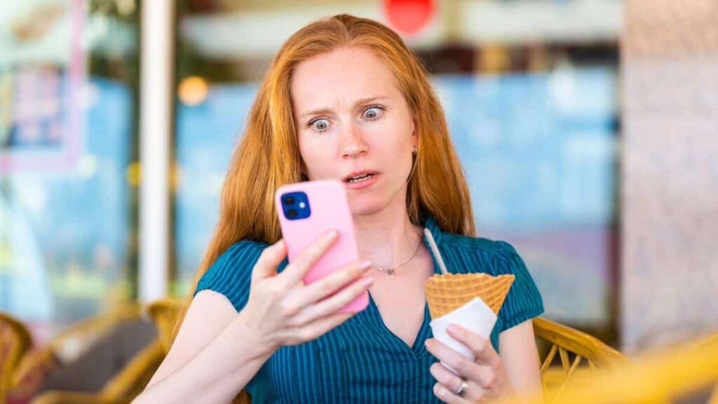 Si ce message s'affiche sur votre téléphone, votre carte SIM est piratée et il ne faut pas ...